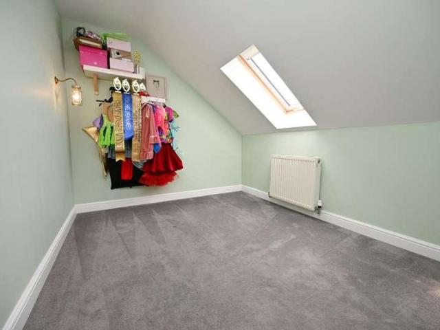 5 bed house for sale