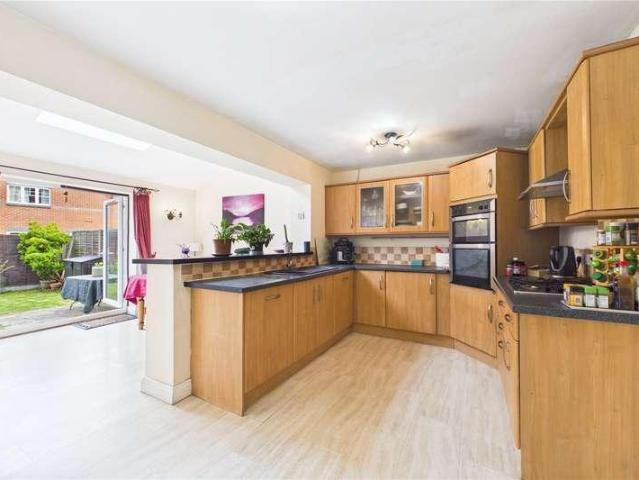 5 bed house for sale