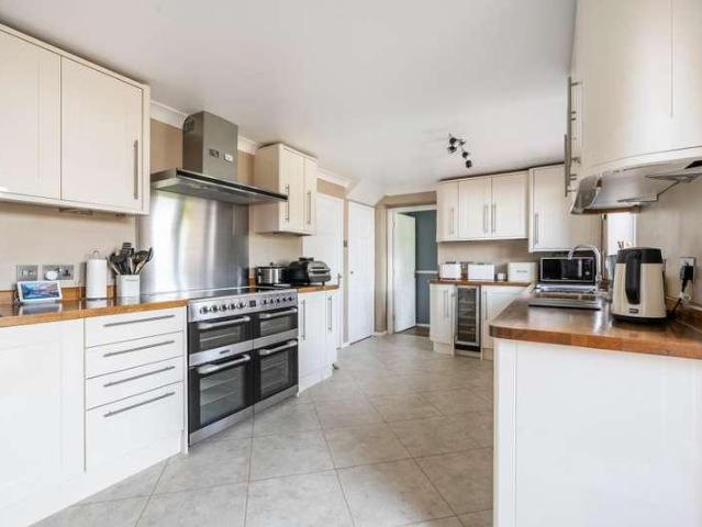 5 bed house for sale