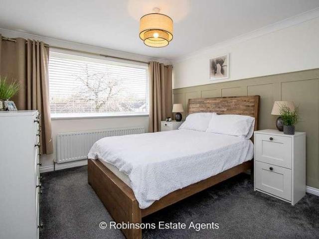 5 bed house for sale