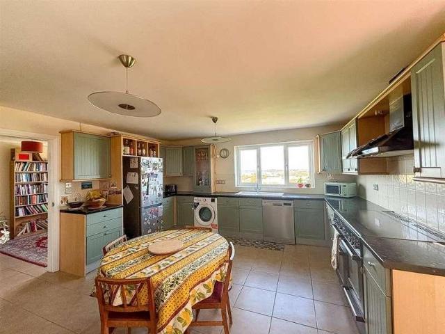5 bed house for sale