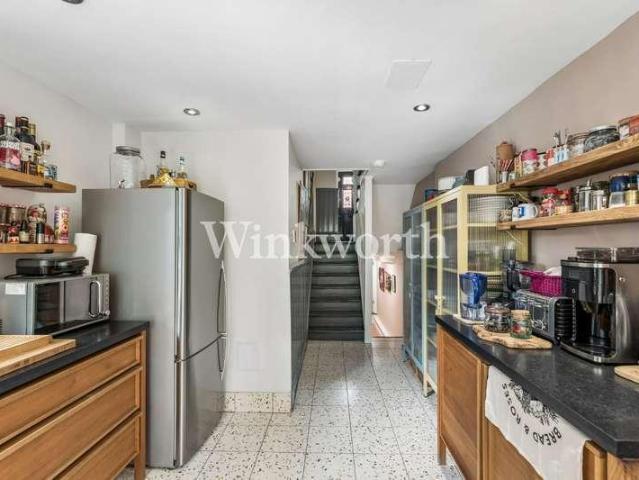 5 bed house for sale