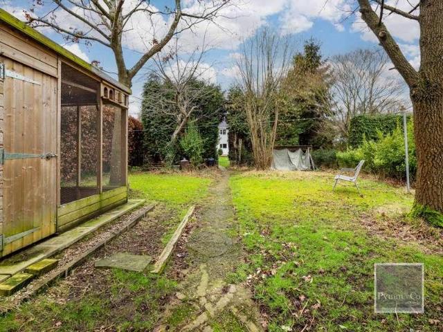 5 bed house for sale