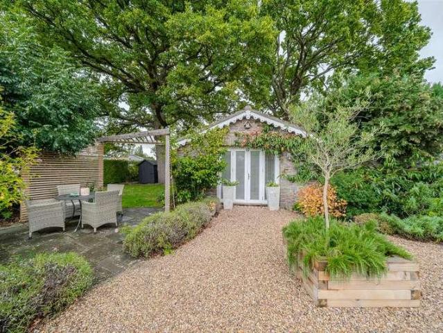 5 bed house for sale