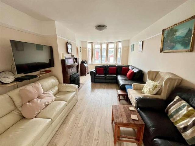 5 bed house for sale