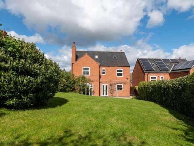 5 bed house for sale