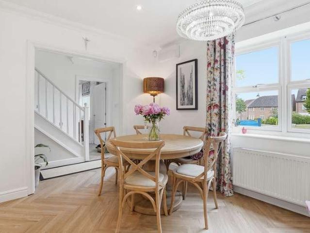 5 bed house for sale