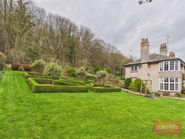 5 bed house for sale