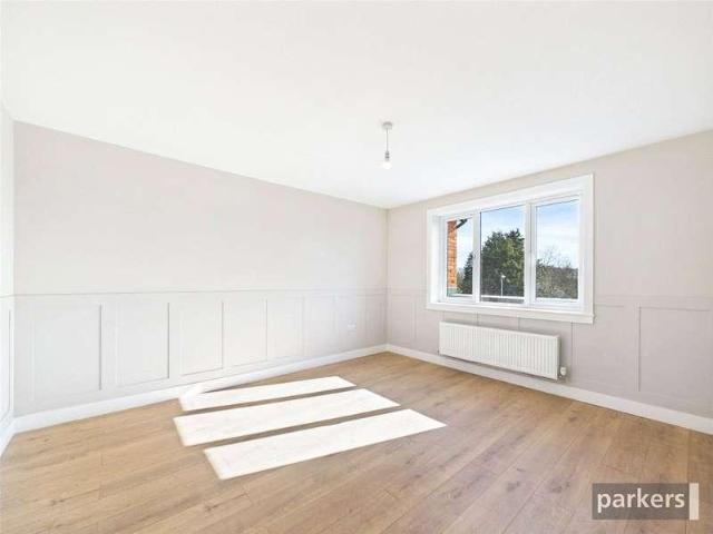 5 bed house for sale