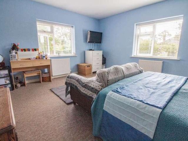 5 bed house for sale