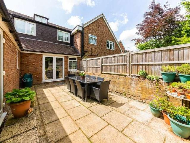 5 bed house for sale