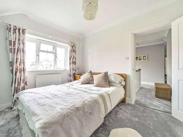 5 bed house for sale