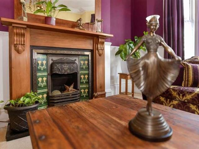 5 bed house for sale