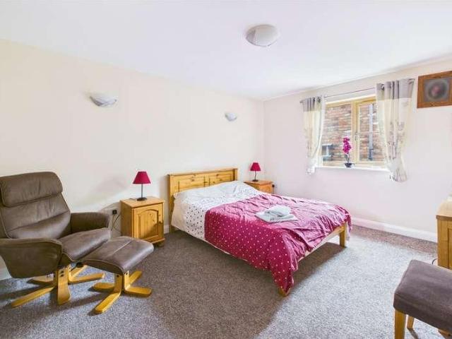 5 bed house for sale