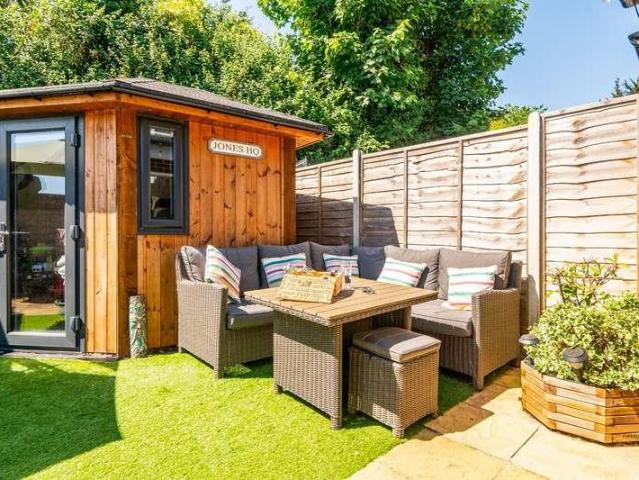5 bed house for sale