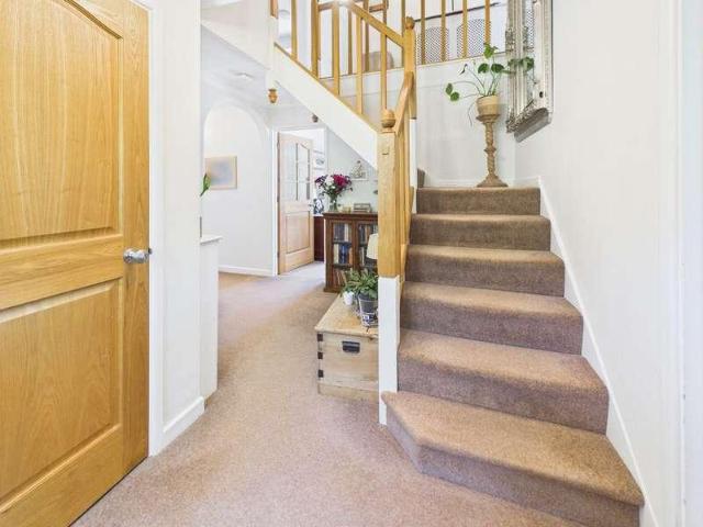 5 bed house for sale
