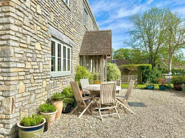 5 bed house for sale