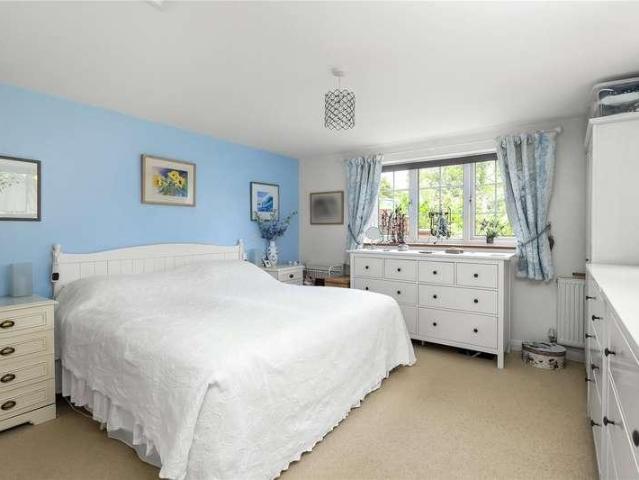 5 bed house for sale