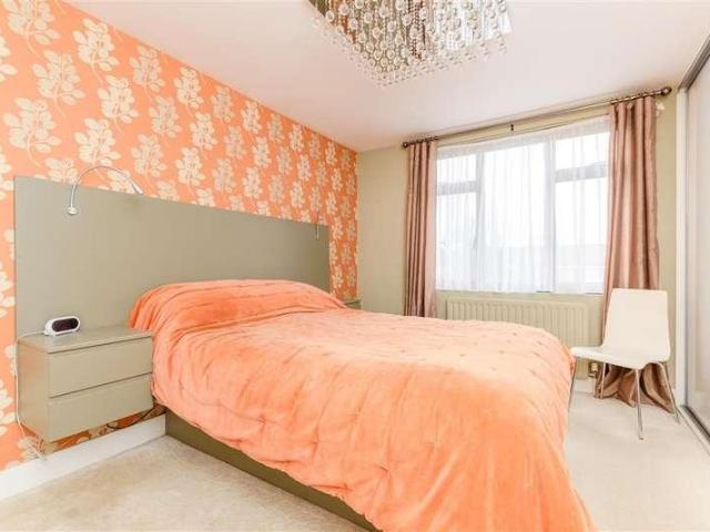 5 bed house for sale