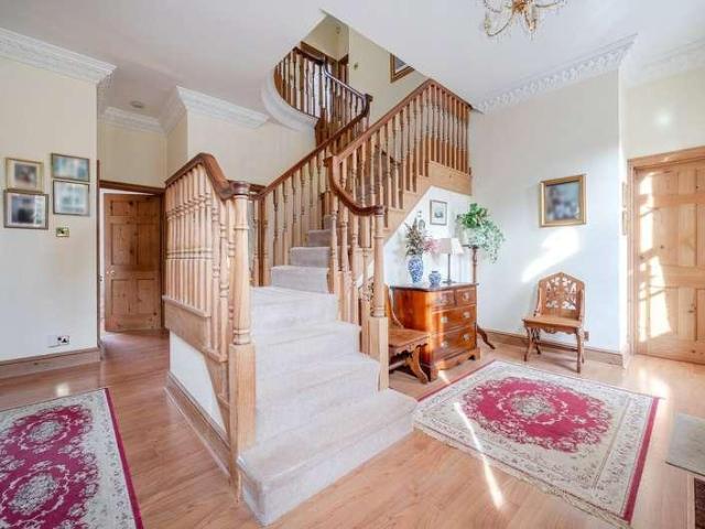 5 bed house for sale