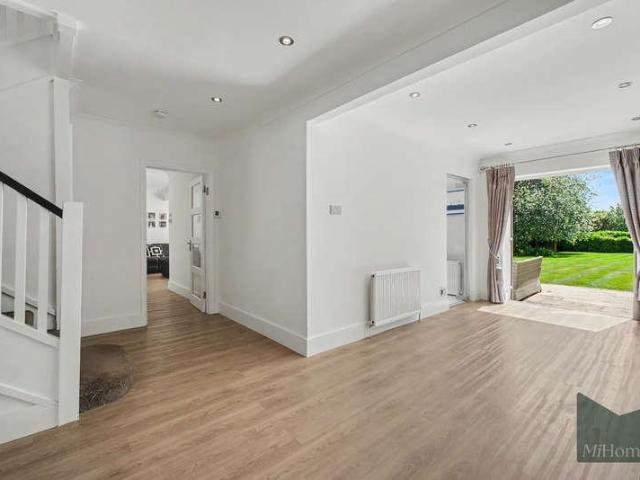 5 bed house for sale