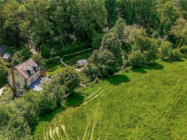 5 bed house for sale