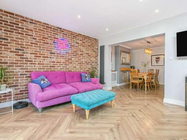 5 bed house for sale
