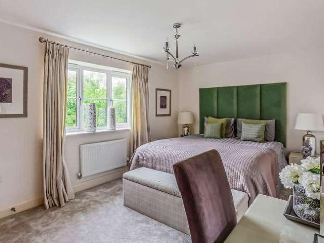 5 bed house for sale