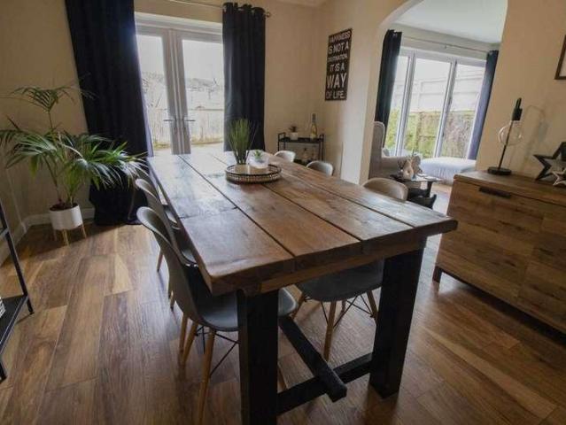 5 bed house for sale