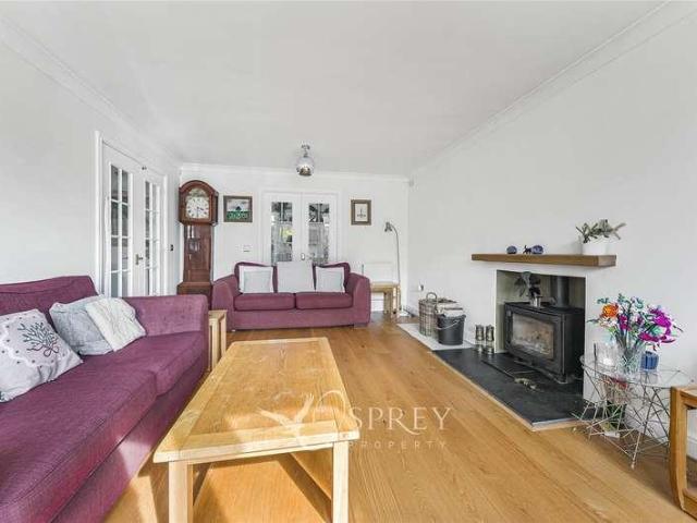 5 bed house for sale