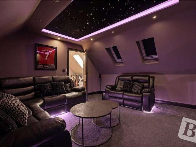 5 bed house for sale