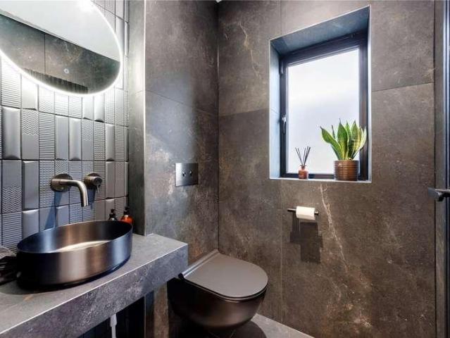 5 bed house for sale