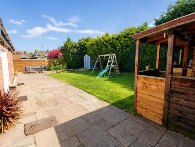 5 bed house for sale