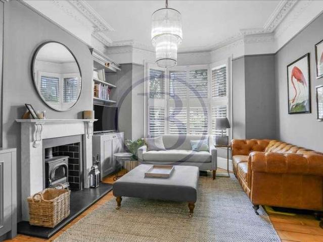 5 bed house for sale