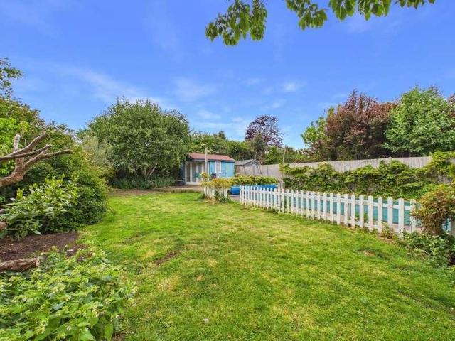 5 bed house for sale
