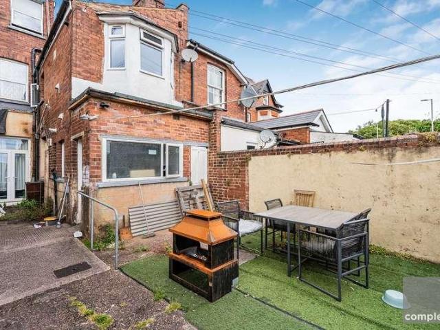 5 bed house for sale