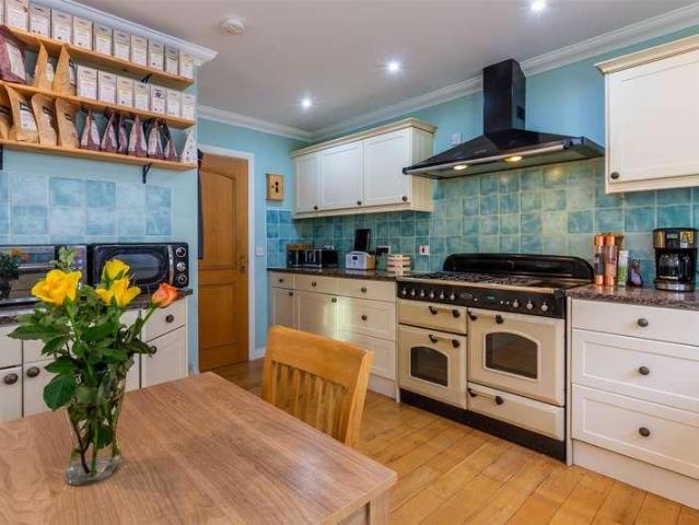 5 bed house for sale