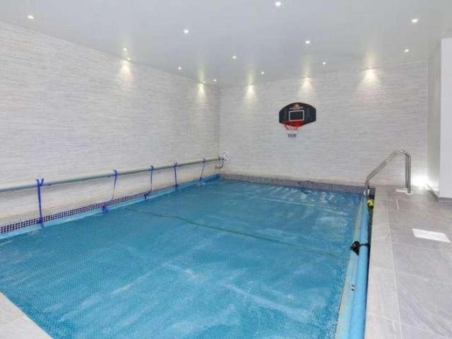 5 bed house for sale