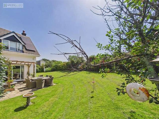 5 bed house for sale