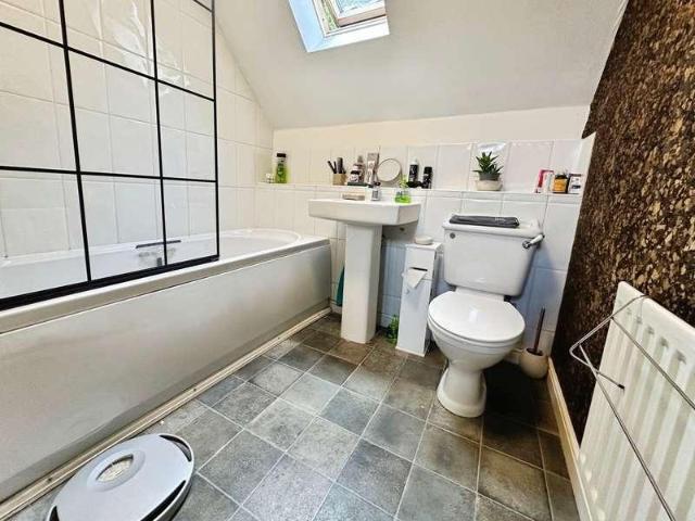 5 bed house for sale