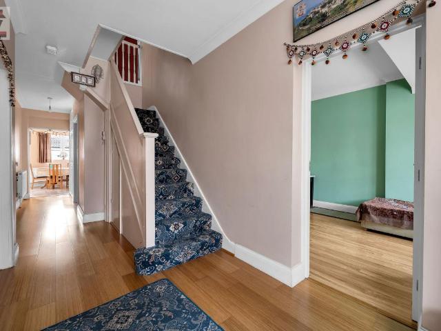 5 bed house for sale