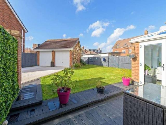 5 bed house for sale