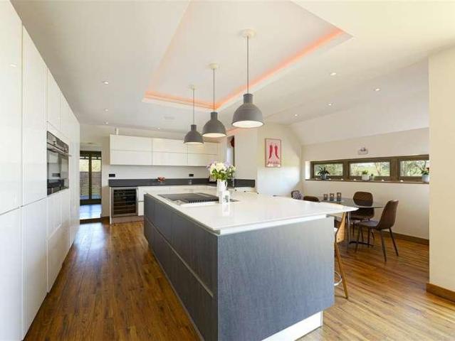 5 bed house for sale