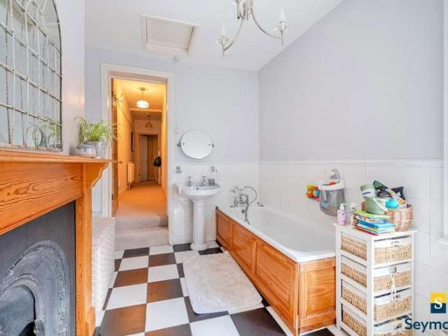 5 bed house for sale