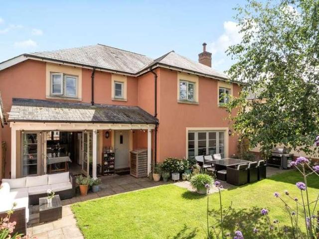 5 bed house for sale