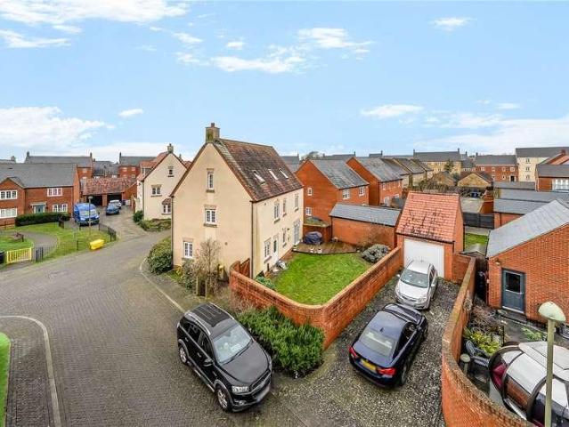 5 bed house for sale