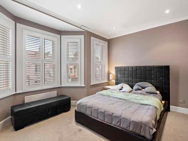 5 bed house for sale