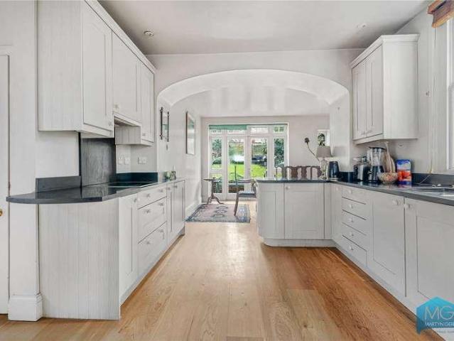 5 bed house for sale
