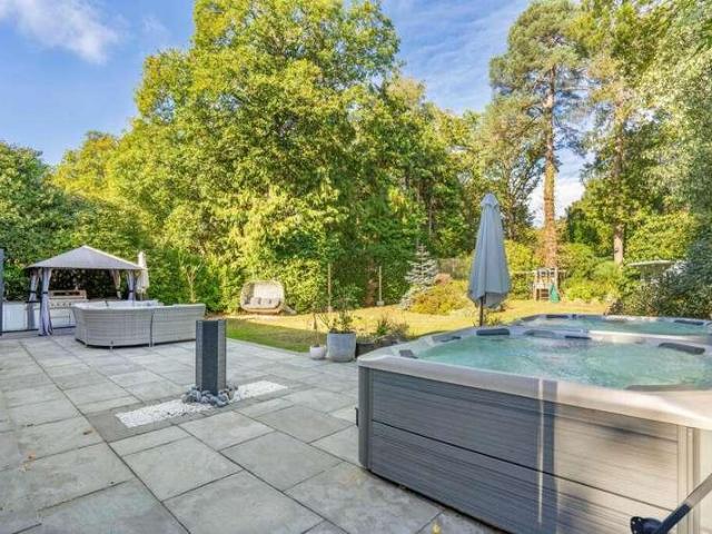 5 bed house for sale