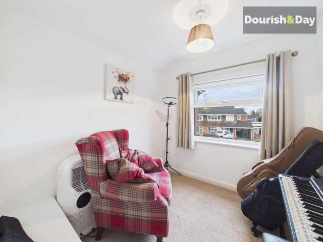 5 bed house for sale